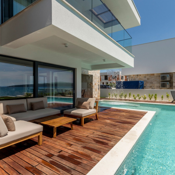 Villa Sea Star with an infinity pool by the sea, in Kaštel Kambelovac ...
